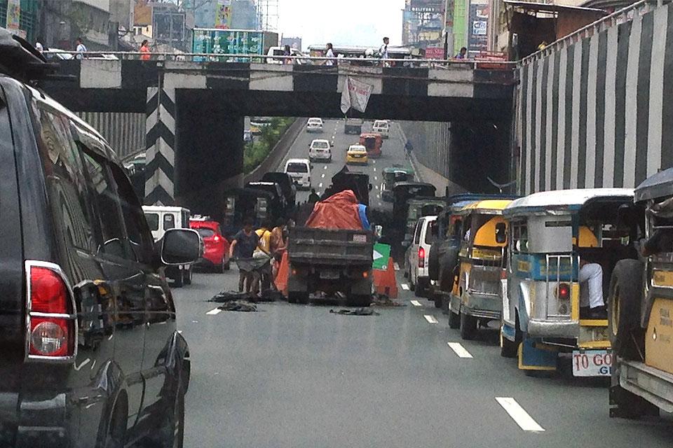 MMDA stops road diggings this December | GMA News Online