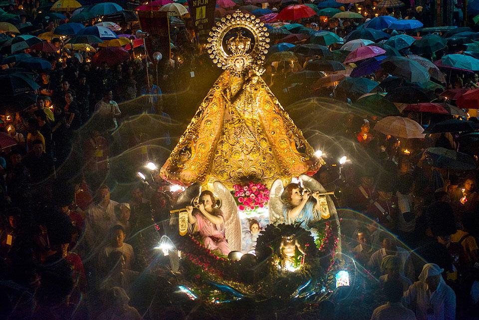 Devotees join La Naval procession | Photos | GMA News Online