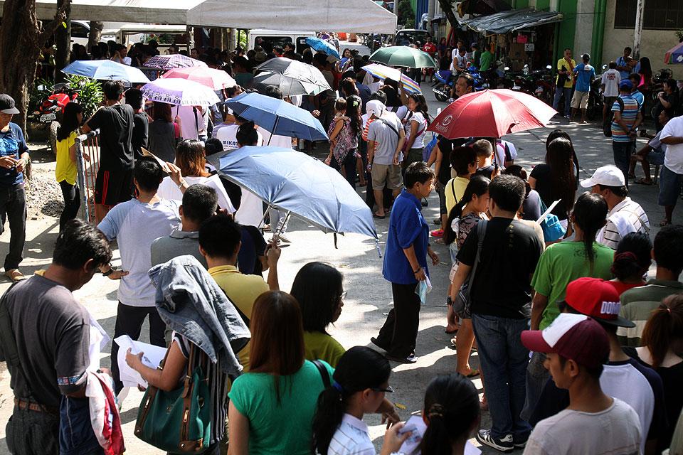 Comelec: Priority numbers only good for a day | GMA News Online