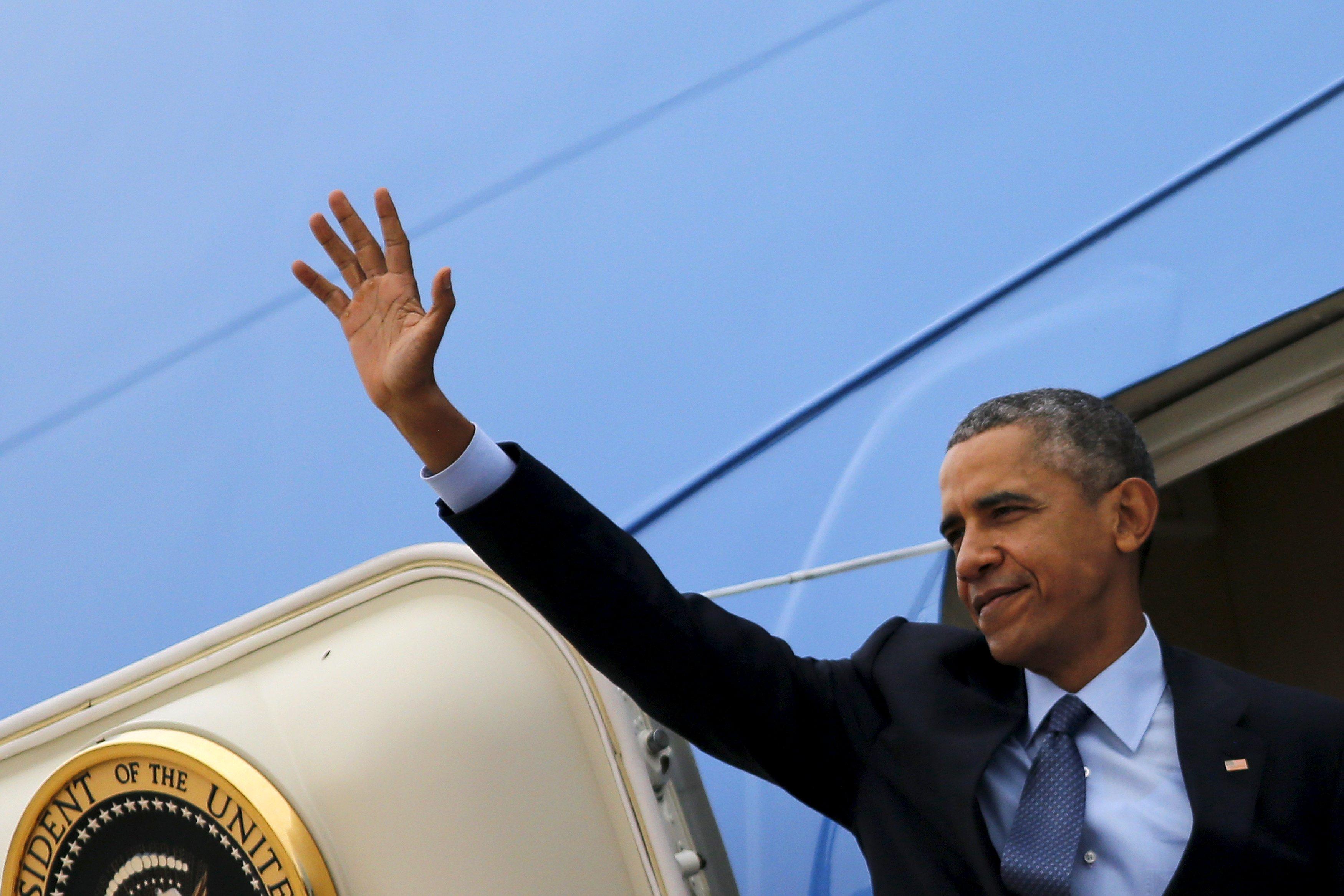 Obama launches Facebook page | GMA News Online