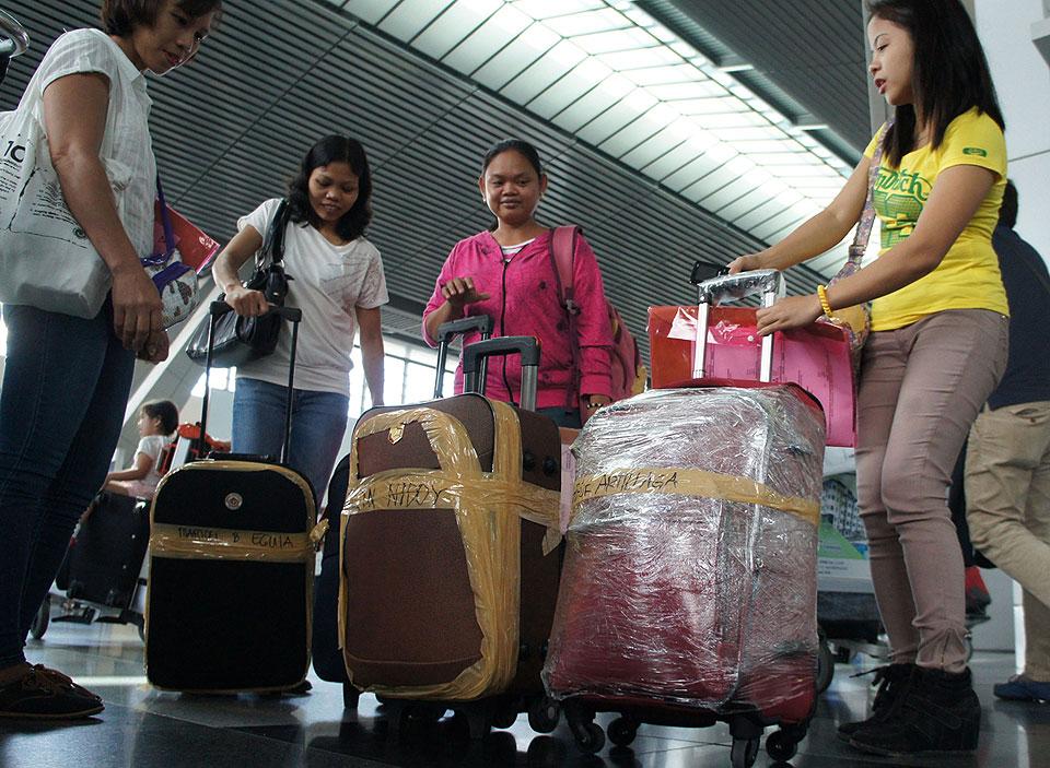 ‘Laglag-bala,’ balikbayan box issues created ‘climate of fear’ for OFWs ...
