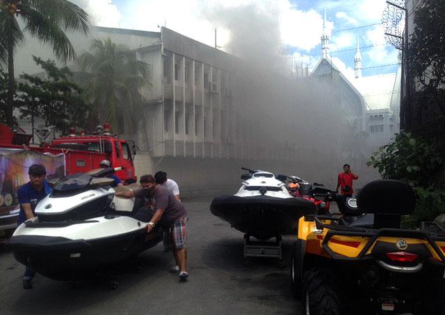 Fire hits Tondo building | Photos | GMA News Online