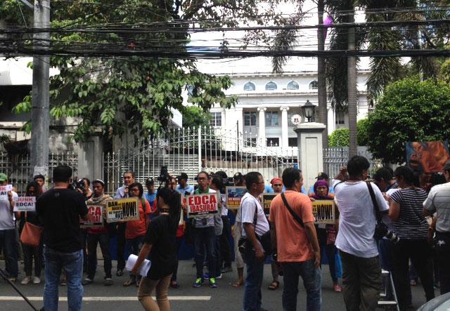 Militants want SC to junk EDCA | Photos | GMA News Online