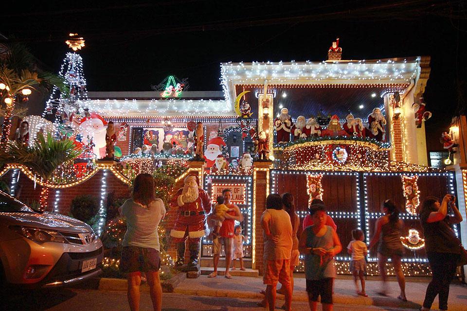 Christmas lights add glitter to Policarpio Street | Photos | GMA News ...