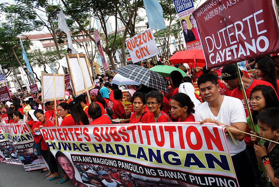 Duterte supporters gather outside Comelec | Photos | GMA News Online