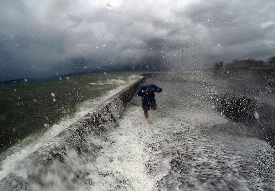 Power goes out in areas in Romblon, Samar, and Sorsogon due to Typhoon ...