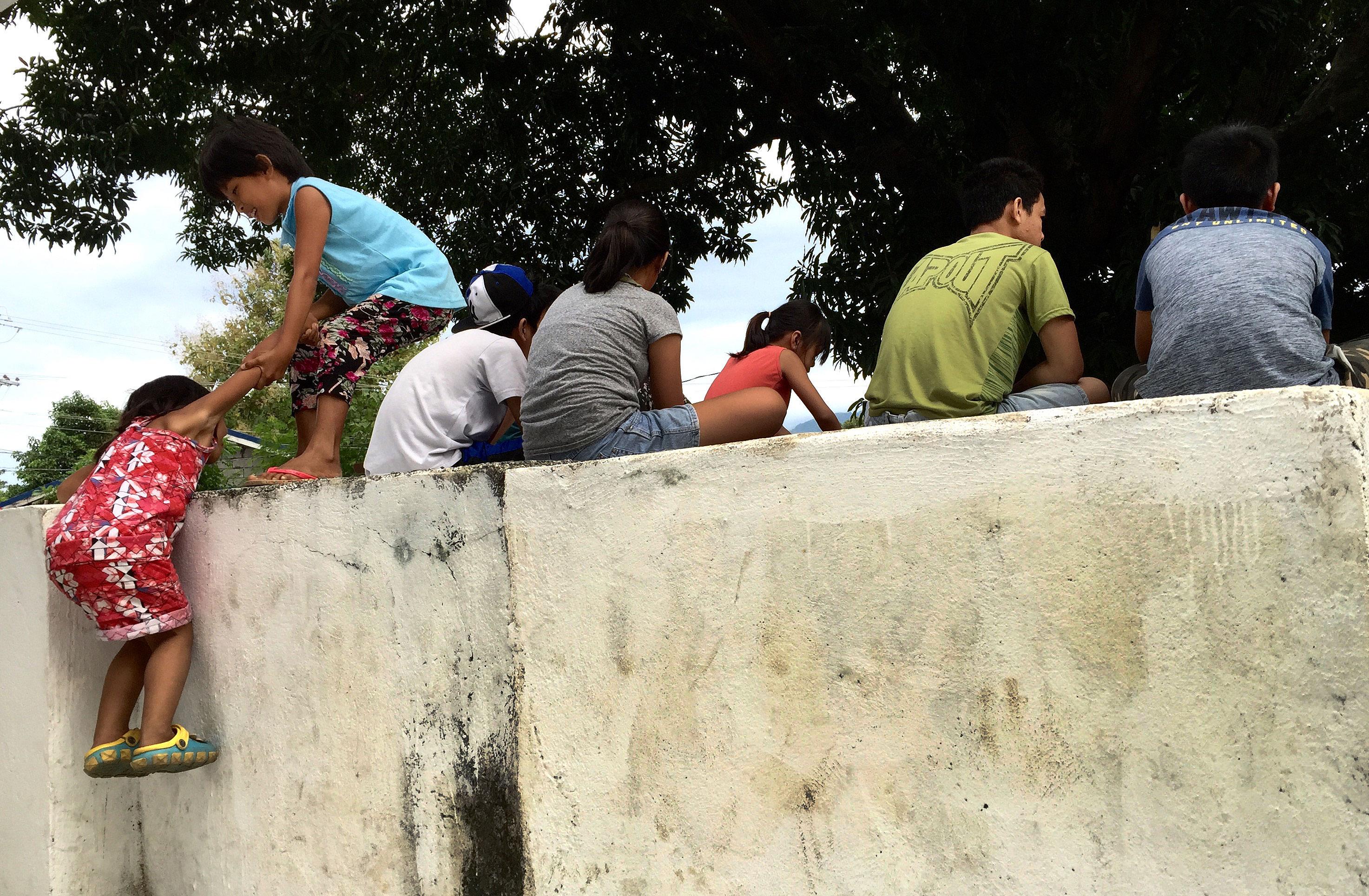 A helping hand | Photos | GMA News Online