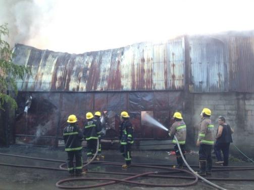 Valenzuela City fire reaches fourth alarm | GMA News Online