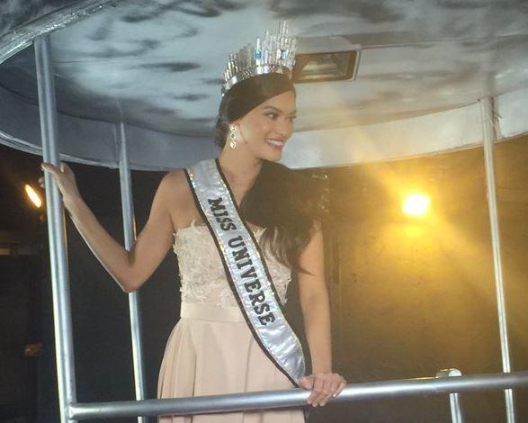Pia Wurtzbach glows in beige gown for Araneta Center parade | GMA News ...