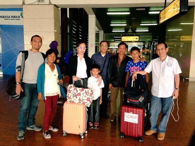 Veloso family arrives in Indonesia to visit Mary Jane | GMA News Online
