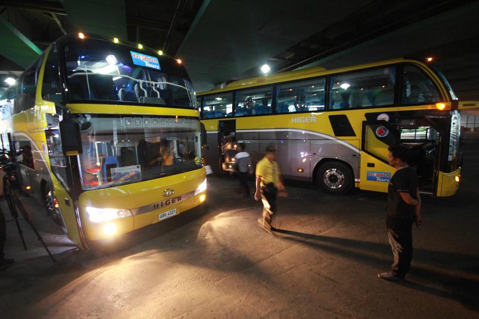 Commuters’ group to gov’t: Treat malls on EDSA like you do bus ...