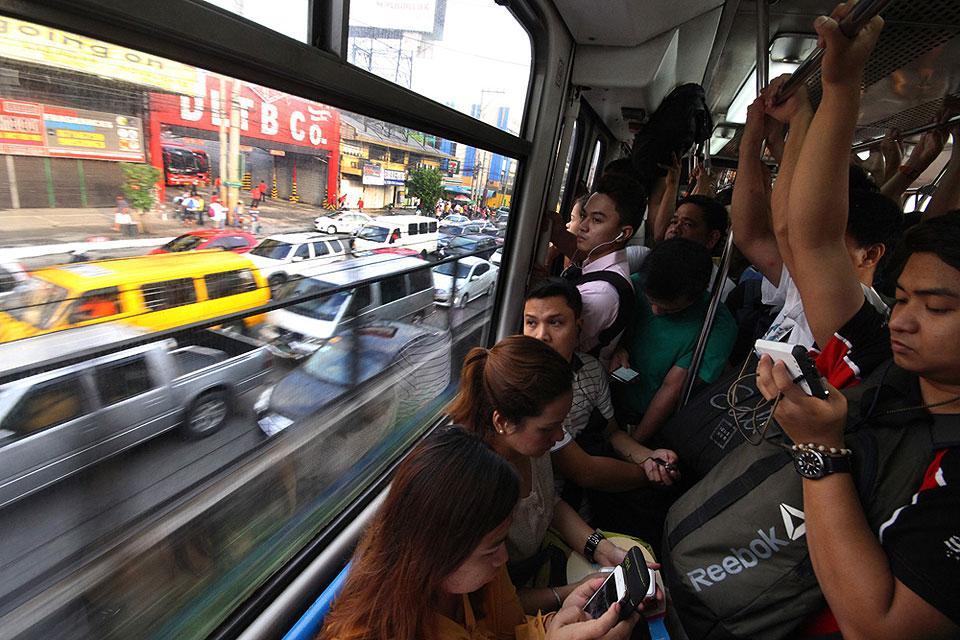 How the traffic crisis and transport problem evolved in Metro Manila ...
