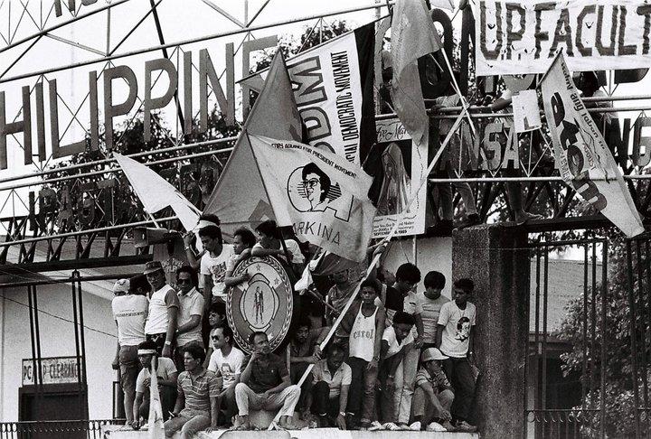 The people respond to Cardinal Sin's call | Photos | GMA News Online