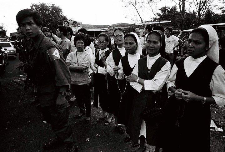 Images of EDSA from the three days that ousted Ferdinand Marcos 30 ...