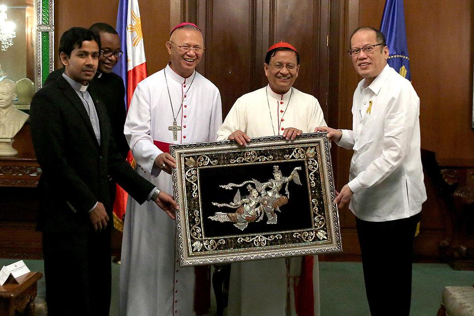 Papal legate pays courtesy call on PNoy | Photos | GMA News Online