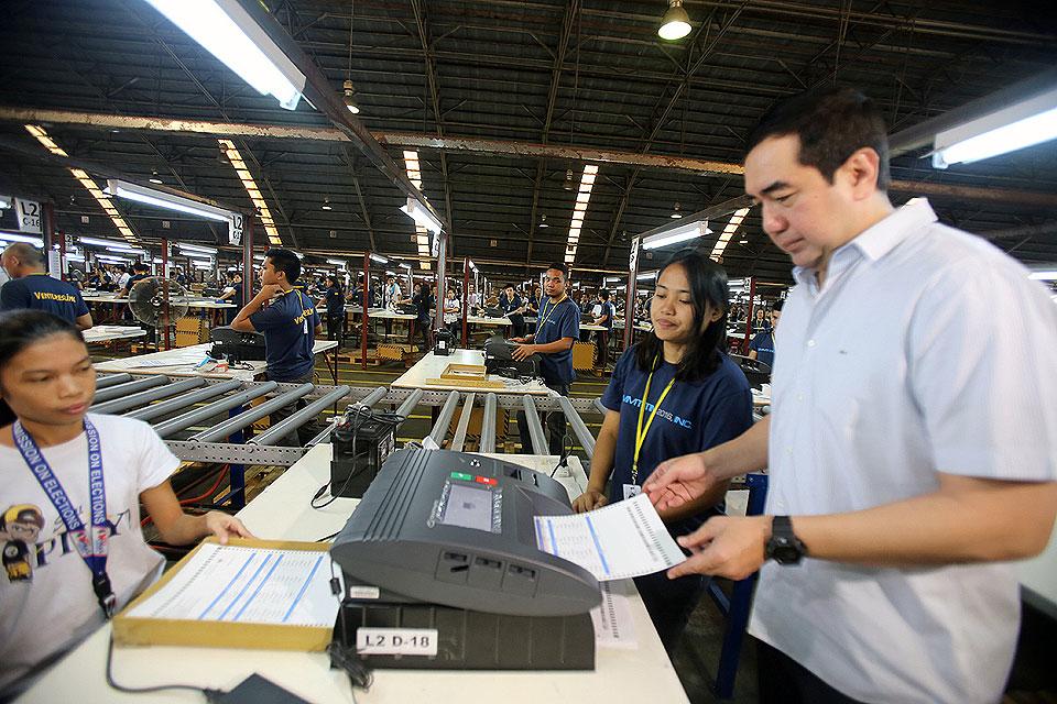 Comelec chief checks PCOS machines at Laguna warehouse | Photos | GMA ...