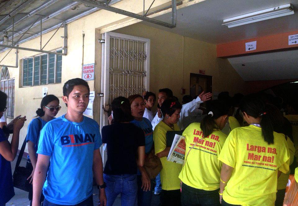 Binay, Mar supporters at Presidential Debate 2016 | Photos | GMA News ...