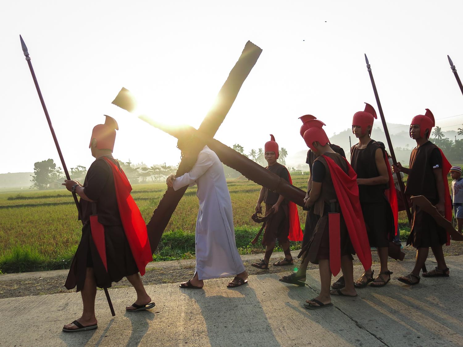 Catholics across the PHL observe Good Friday | GMA News Online
