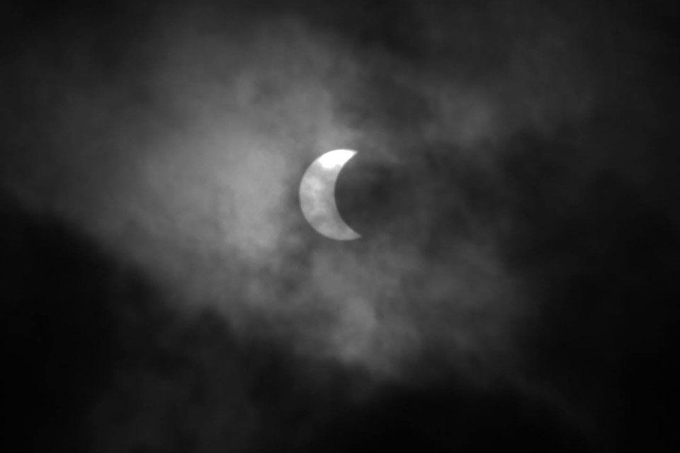 Cebu photographer shoots solar eclipse in blackand white | Photos | GMA ...