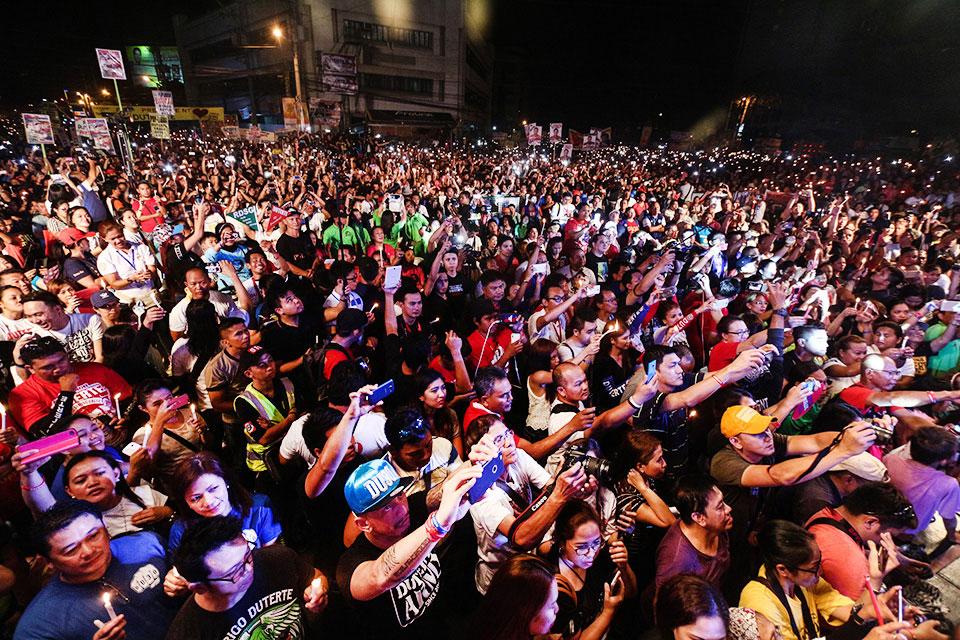 Duterte blasts rivals in front of thousands of supporters in Davao City ...