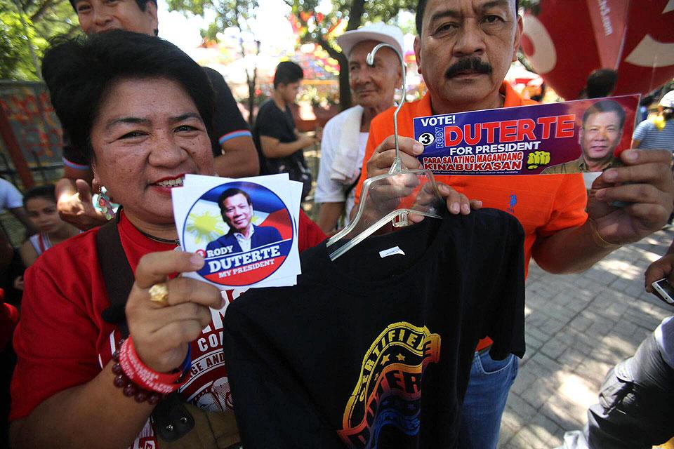 Duterte supporters at UP-Cebu for 2nd Presidential Debates 2016 ...