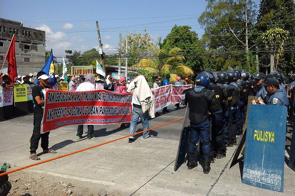 PNP maintains protesters attacked first in Kidapawan | GMA News Online
