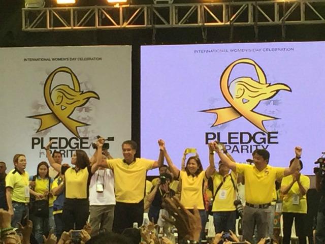 Mar Roxas campaigns in VP Binay’s turf | GMA News Online