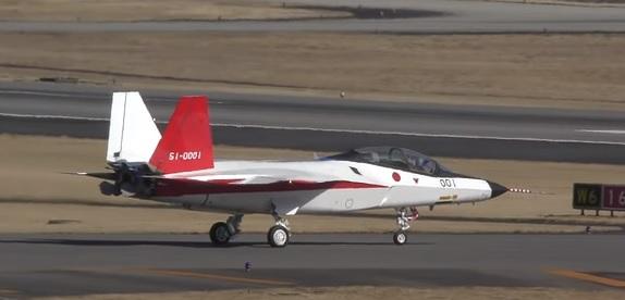 Japan succeeds in test flight of first stealth fighter jet | GMA News ...