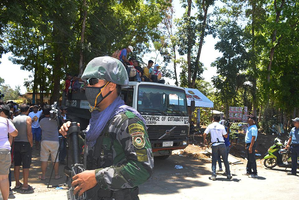 Dump trucks sent to transport hungry Kidapawan farmers to their homes ...