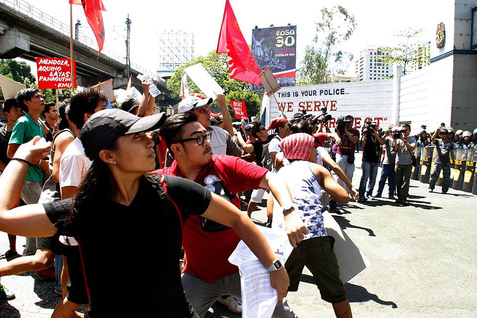 Cops accused of harassing farmers even after Kidapawan dispersal | GMA ...