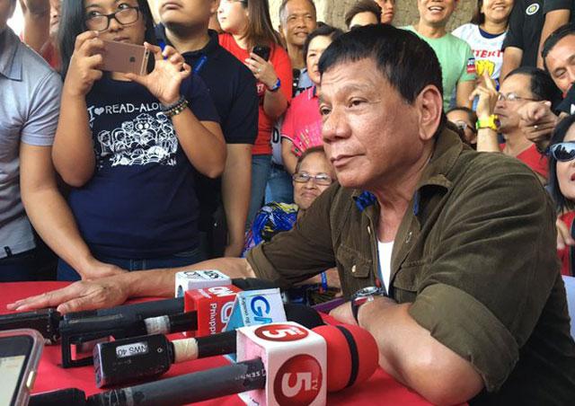 NPA releases abducted Davao cops with Duterte's help | GMA News Online
