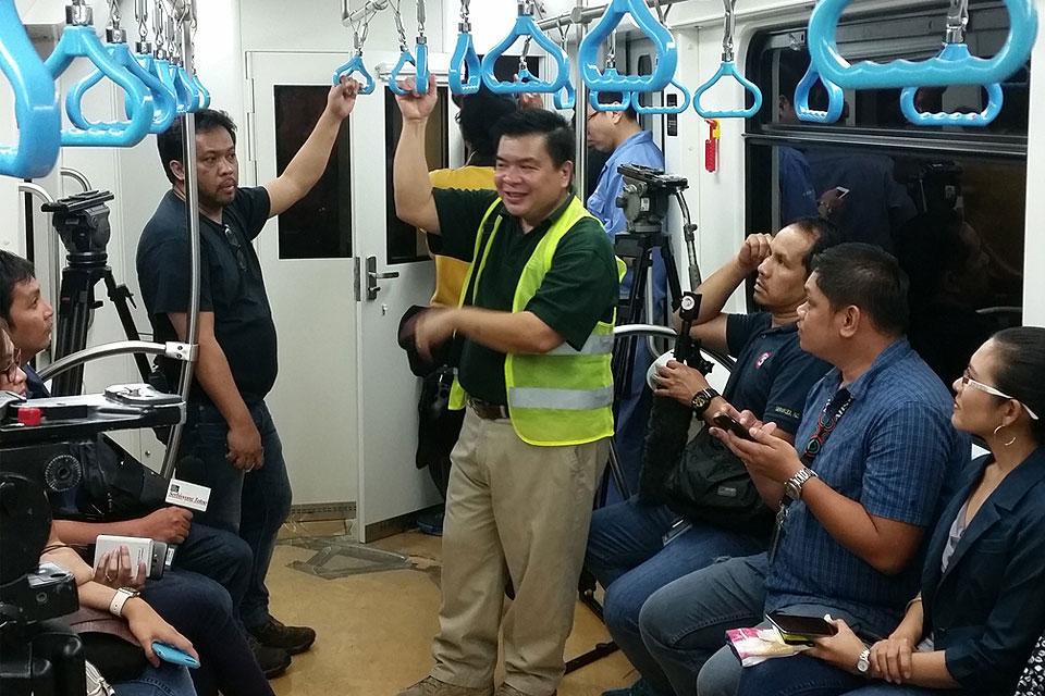 MRT test runs new Dalian trains | Photos | GMA News Online