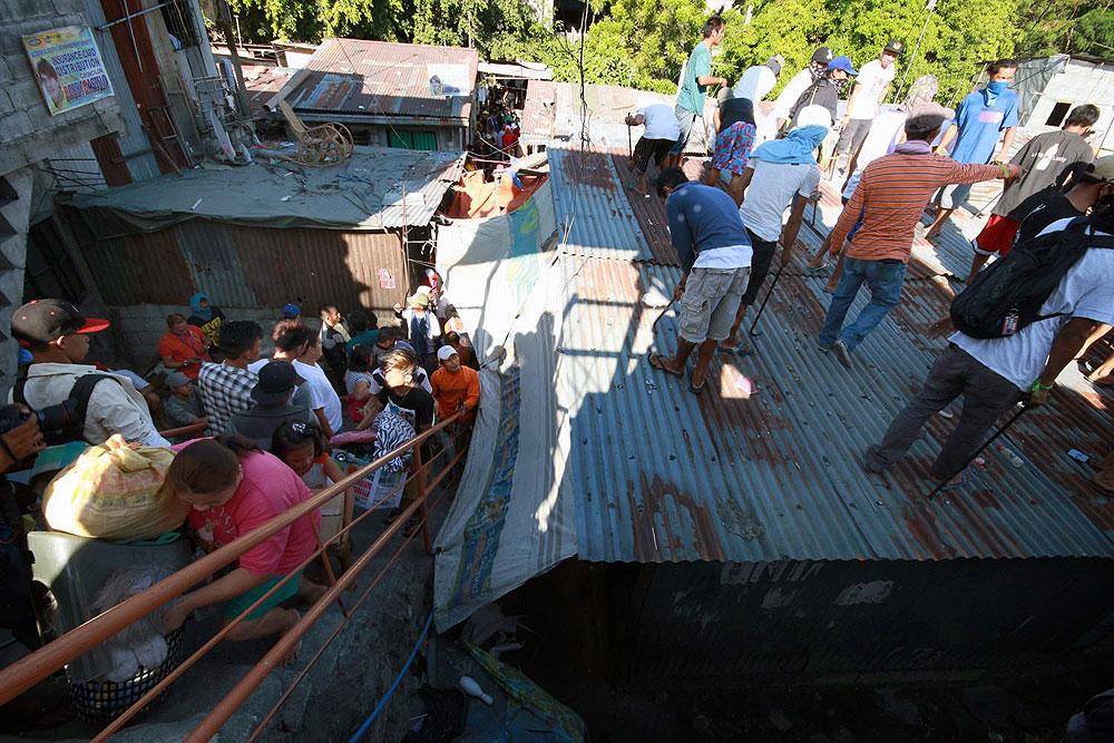 100 houses in Old Balara ‘peacefully’ demolished | GMA News Online