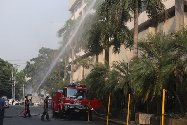 Firefighters stage fire drill in Pasay City | Photos | GMA News Online