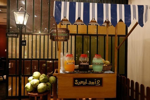 Okoy, kare-kare and samalamig at a five-star hotel | GMA News Online