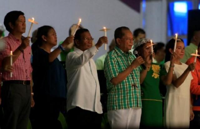 Binay, Poe, Roxas attend El Shaddai prayer vigil | GMA News Online