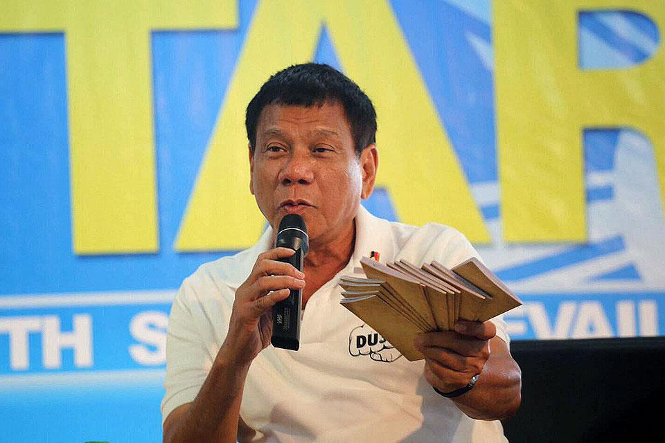 Duterte shows his BPI passbooks | Photos | GMA News Online