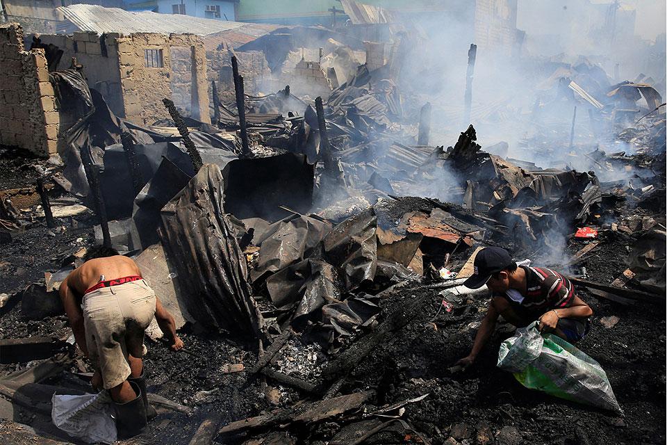 Fire razes shanties in Tondo | Photos | GMA News Online