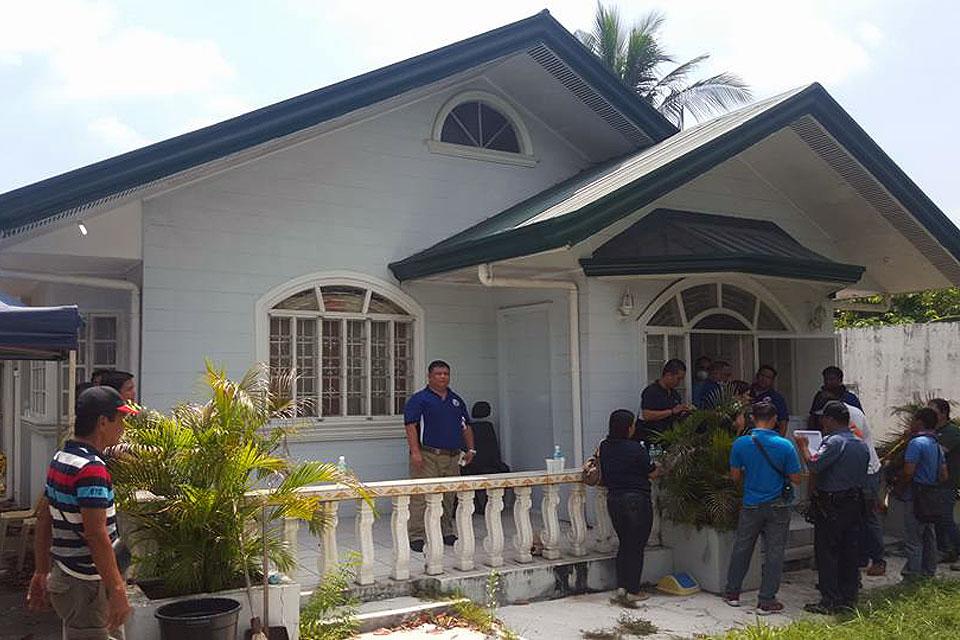 PDEA, PNP seize P1B liquid shabu in Angeles house | Photos | GMA News ...