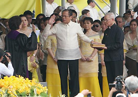Natupad ba ni PNoy ang mga ipinangako niya sa inaugural speech? | GMA ...