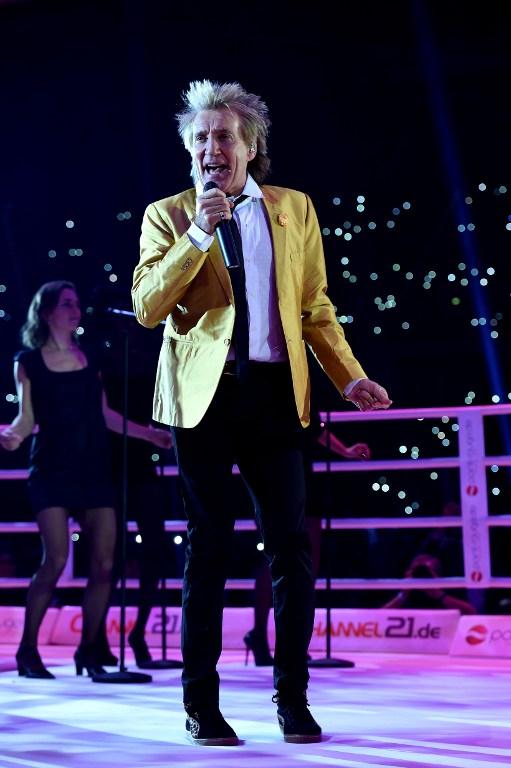 Rod Stewart accused of hitting guard outside US kids' party | GMA News ...
