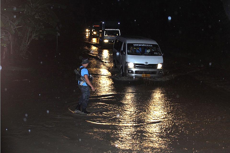3 Bataan towns remain flooded amid intermittent heavy rains | GMA News ...