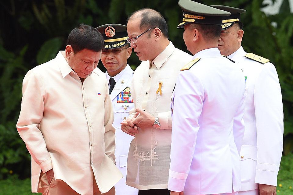 PNoy welcomes Duterte in Malacañang | Photos | GMA News Online