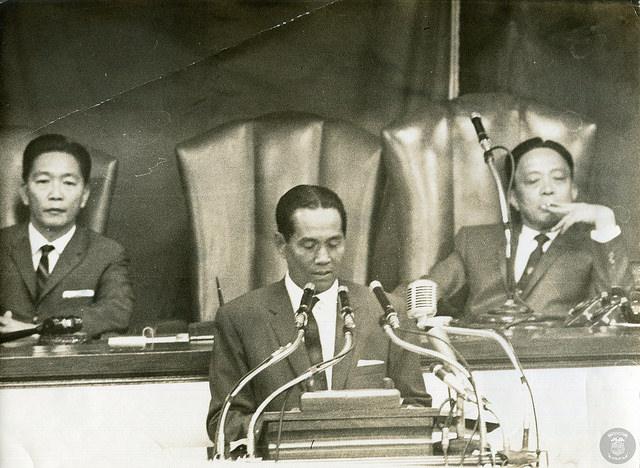 Statue of ex-President Diosdado Macapagal unveiled in Zambales | GMA ...