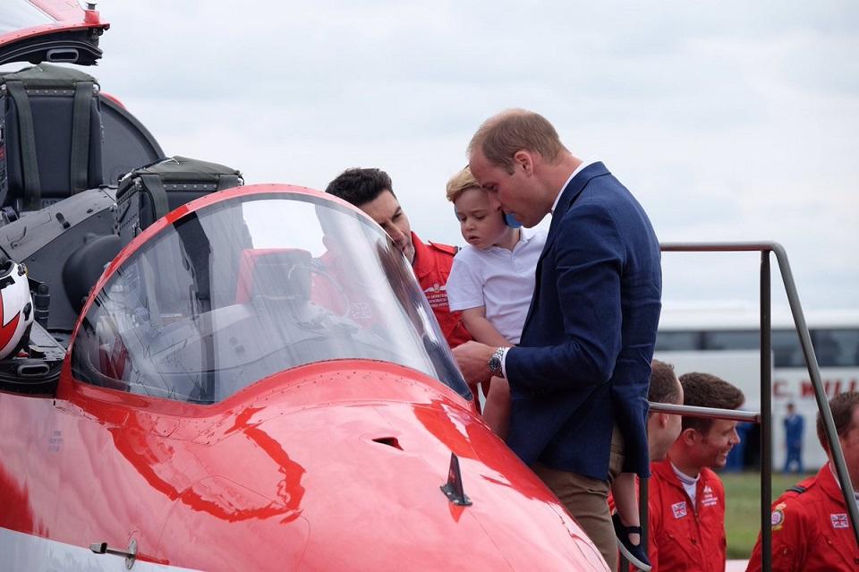 Britain’s Prince George gets to pilot a jet – almost | GMA News Online