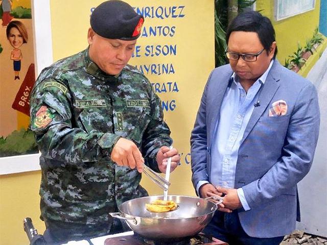 Maruya ala-Bato: PNP chief shows off his cooking skills | GMA News Online
