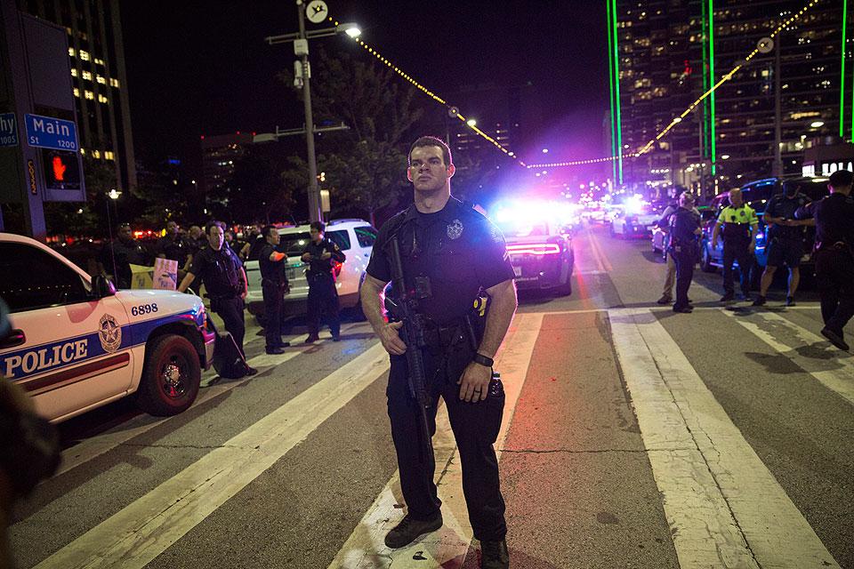 More protesters arrested, police say Dallas sniper plotted bigger ...