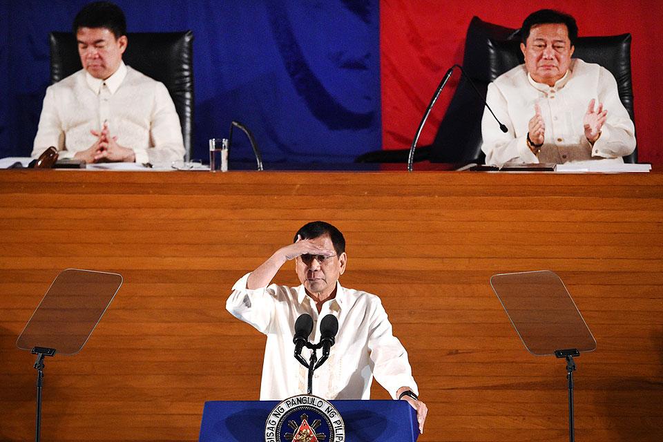 FVR, Erap, Gloria attend Duterte's first SONA | Philippine News