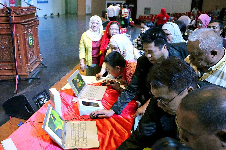 DSWD-ARMM opens poverty reduction database in the region | Photos | GMA ...