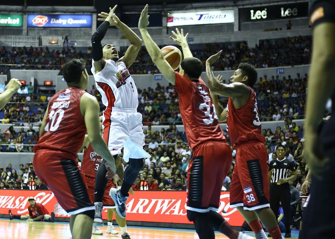 Calvin Abueva suspended, fined for elbowing Ginebra's Chris Ellis | GMA ...